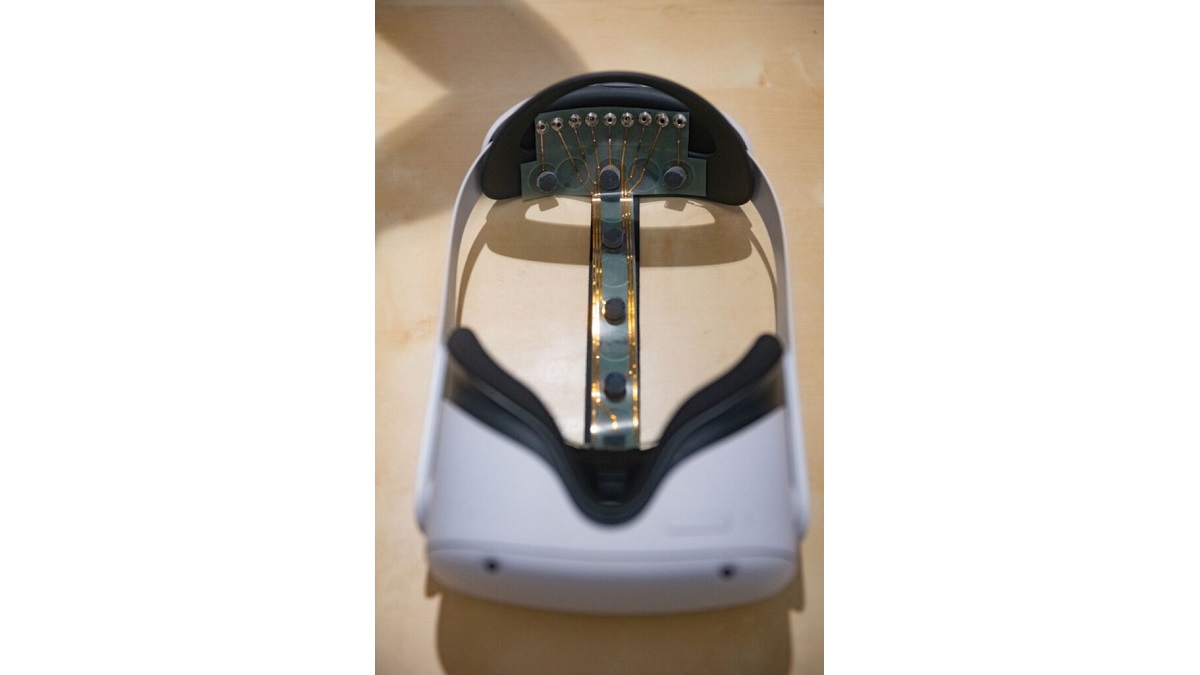 Researchers Use Modified VR Headset To Measure Brain Activity ...